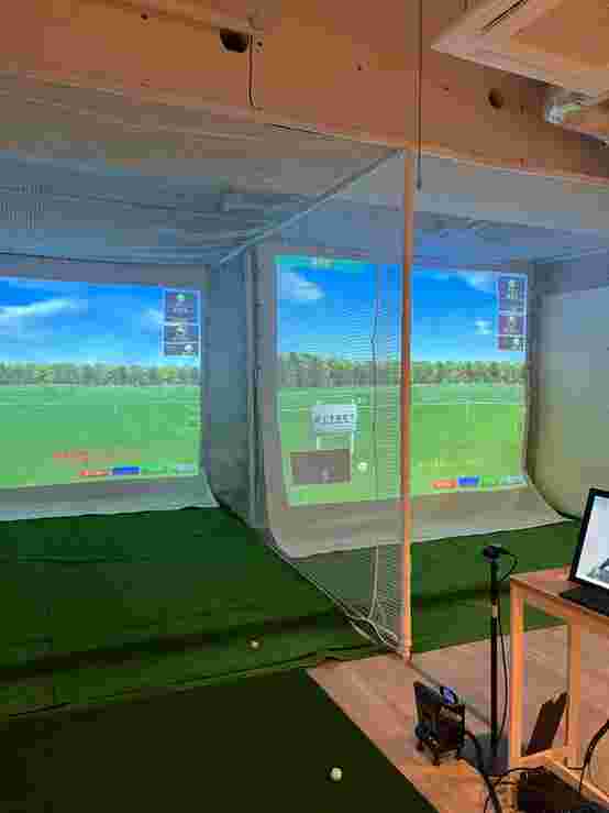 全打席最新のシュミレーター完備で打ち放題！